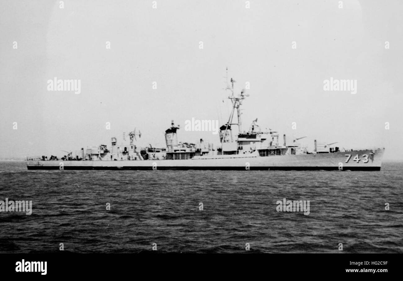 USS Southerland (DDR-743) off the San Francisco Naval Shipyard on 19 ...