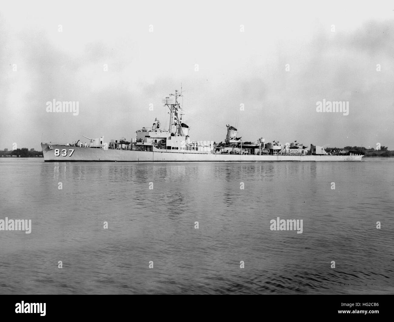 USS Sarsfield (DD-837) underway on 30 August 1952 Stock Photo - Alamy