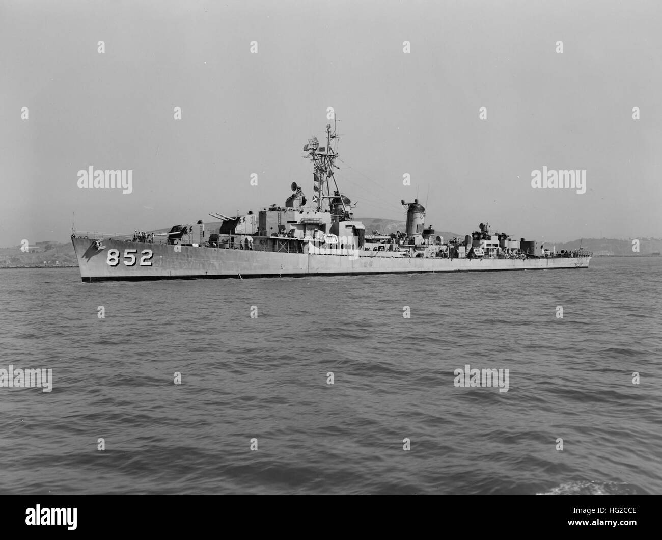 USS Leonard F. Mason (DD-852) underway on 26 September 1950 Stock Photo ...