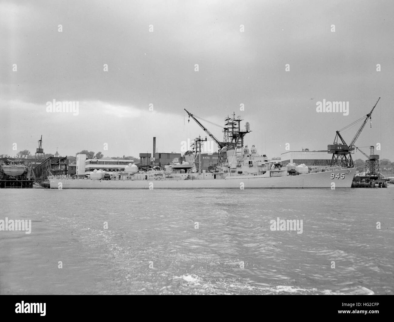 USS Hull (DD-945) at Bath Iron Works on 29 May 1958 Stock Photo - Alamy