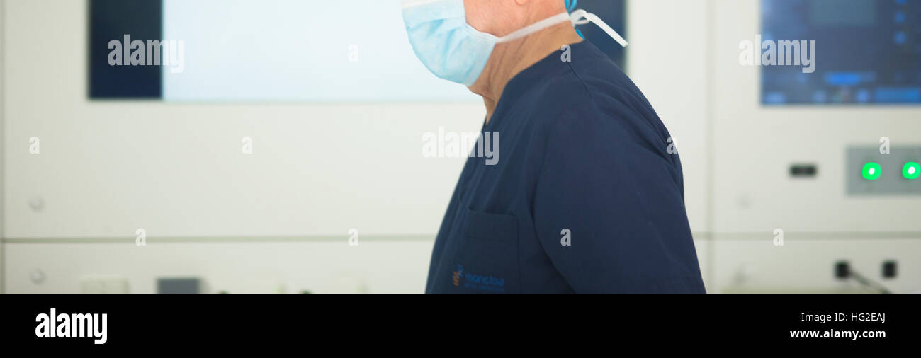 Surgeon in operating theater emergency room surgery in hospital clinic ...