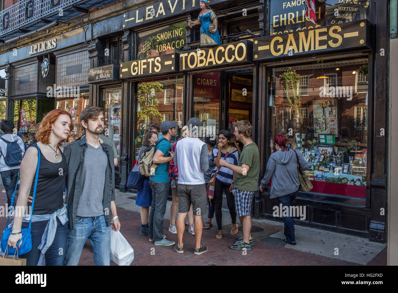 Cambridge university students walking hi-res stock photography and ...