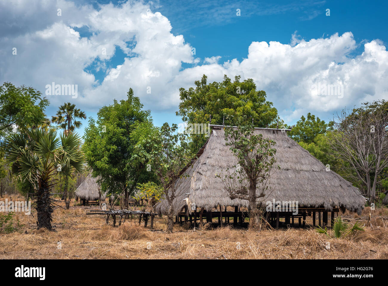 Thatched architecture hi-res stock photography and images - Alamy
