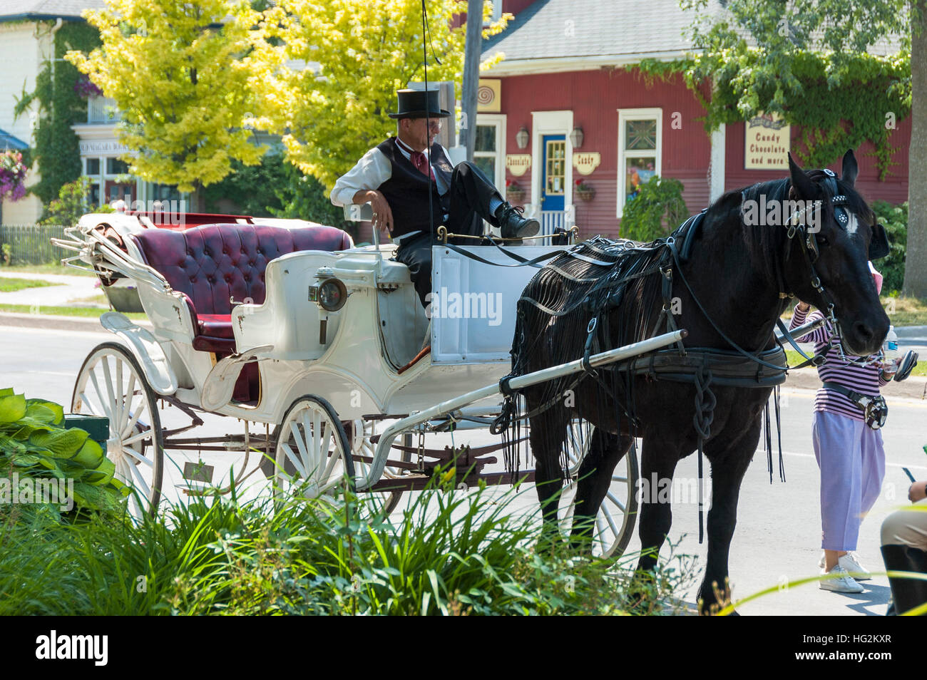 A coachman waits for tourists with his horse-drawn carriage in Niagara ...