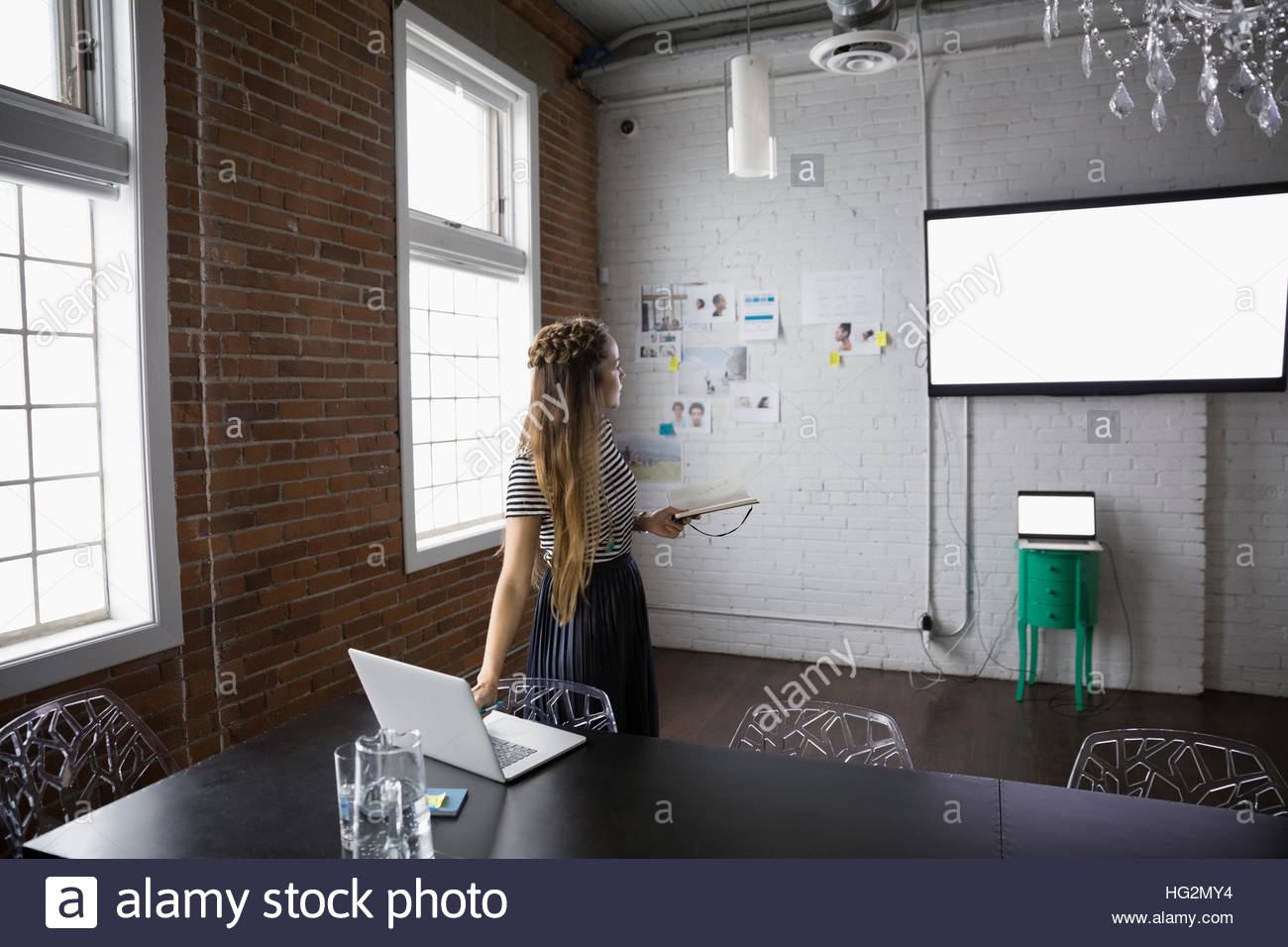 Presentation monitor hi-res stock photography and images - Alamy