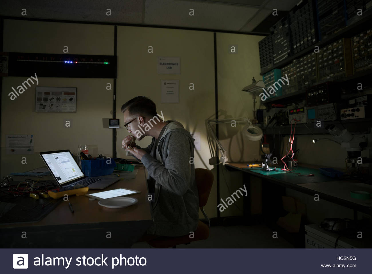 Man eating and working with laptop hi-res stock photography and images ...