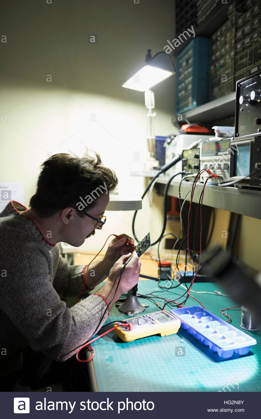 Electronics engineer hi-res stock photography and images - Alamy