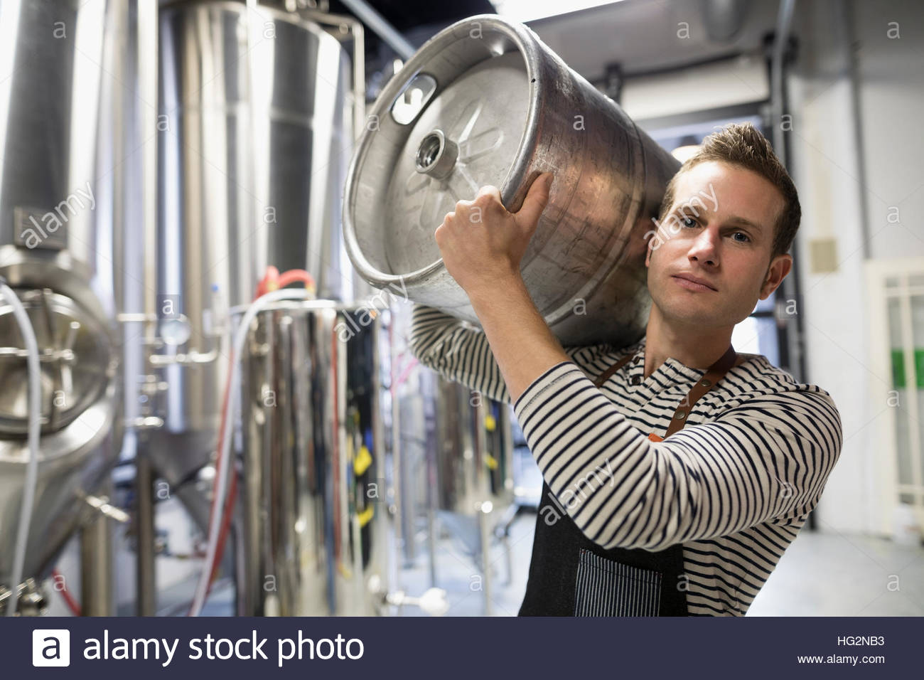 Man brewer hi-res stock photography and images - Alamy