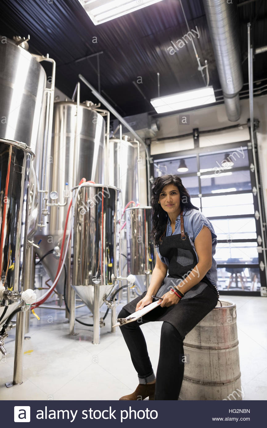 Female brewer hi-res stock photography and images - Alamy
