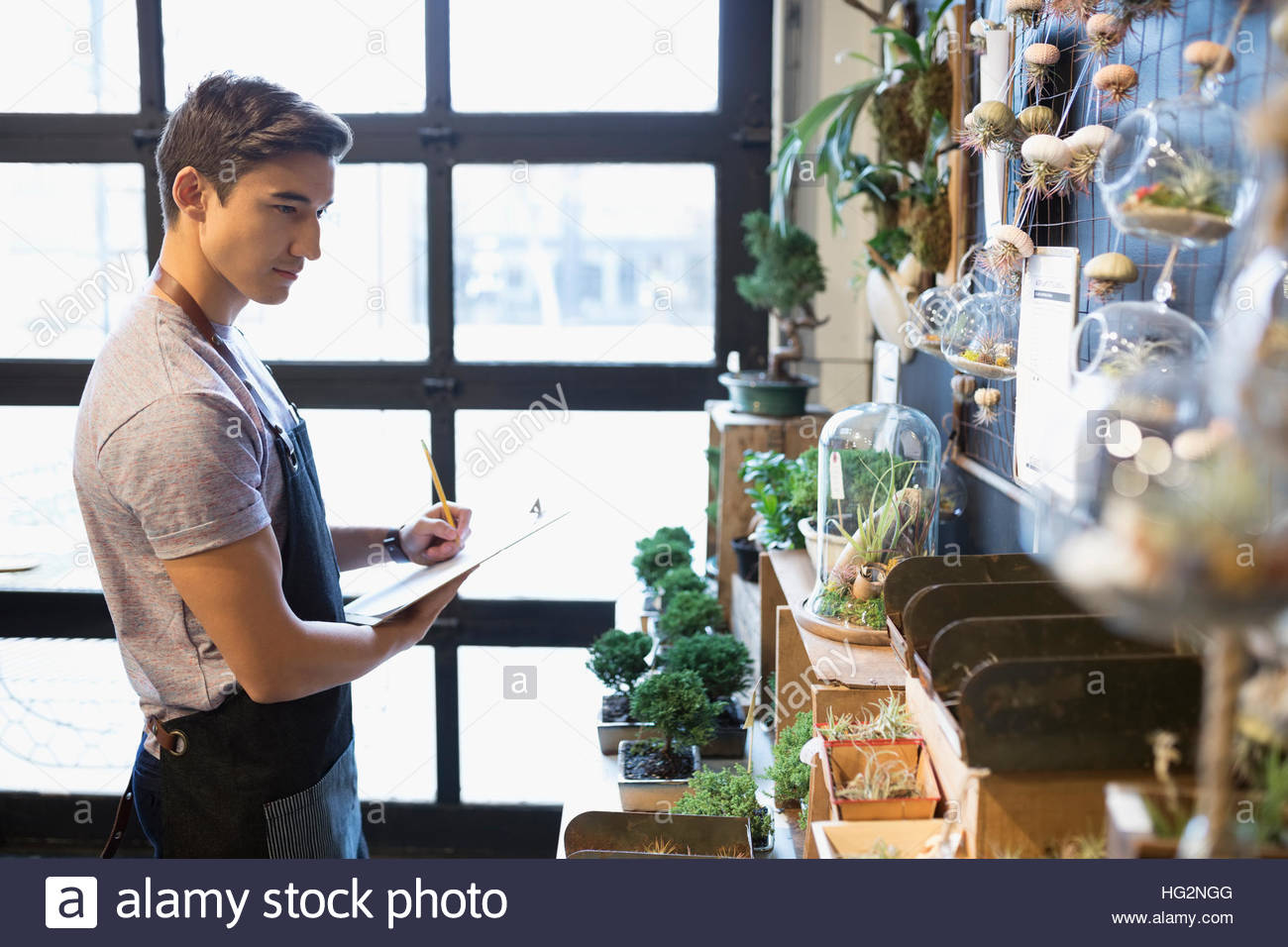 Man taking inventory hi-res stock photography and images - Alamy