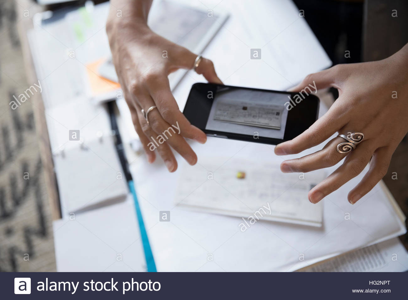 Mobile phone online banking hi-res stock photography and images - Alamy