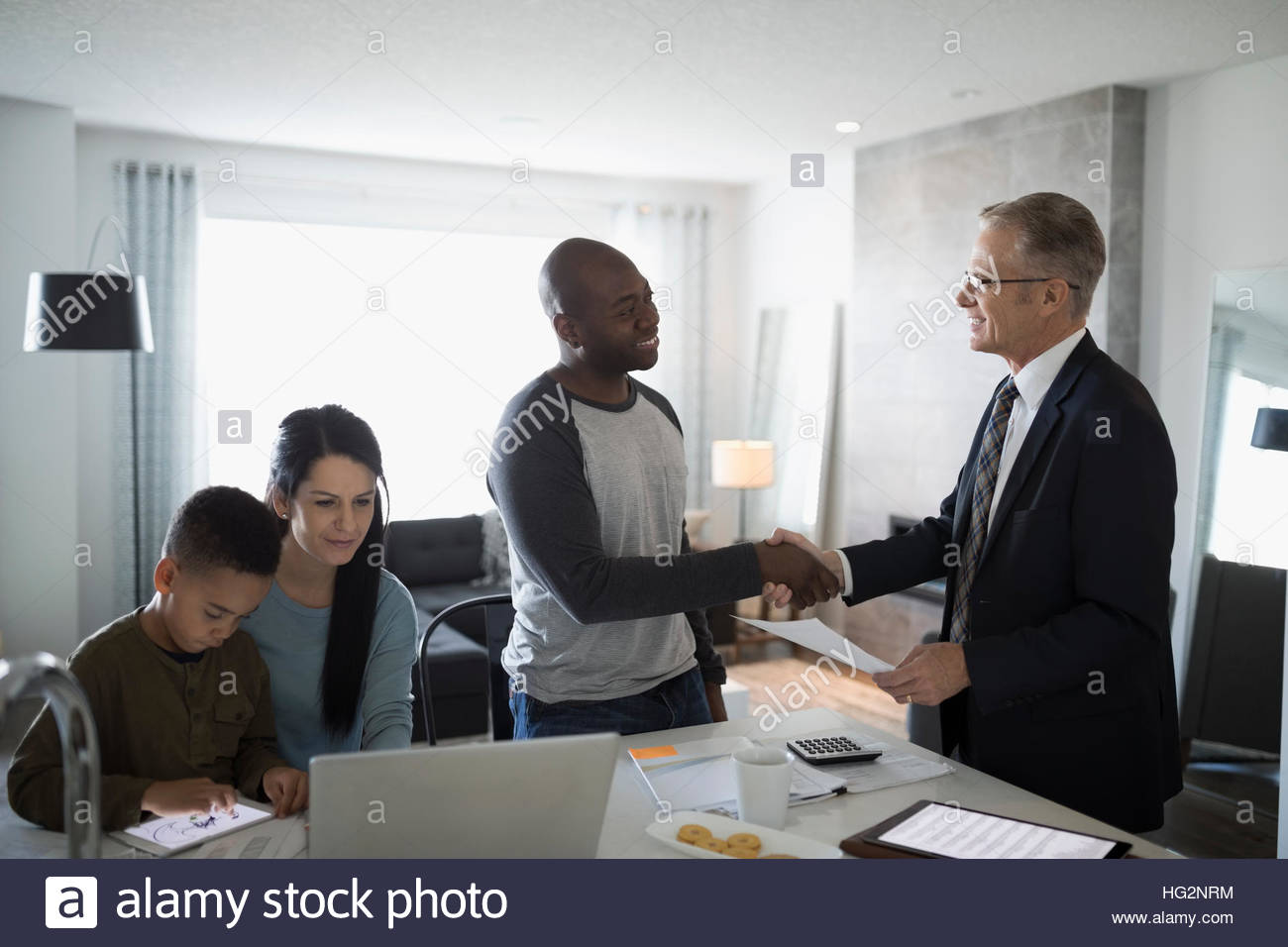 American finance family hi-res stock photography and images - Alamy