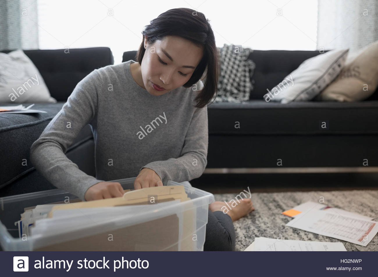 Organizing paperwork hi-res stock photography and images - Alamy