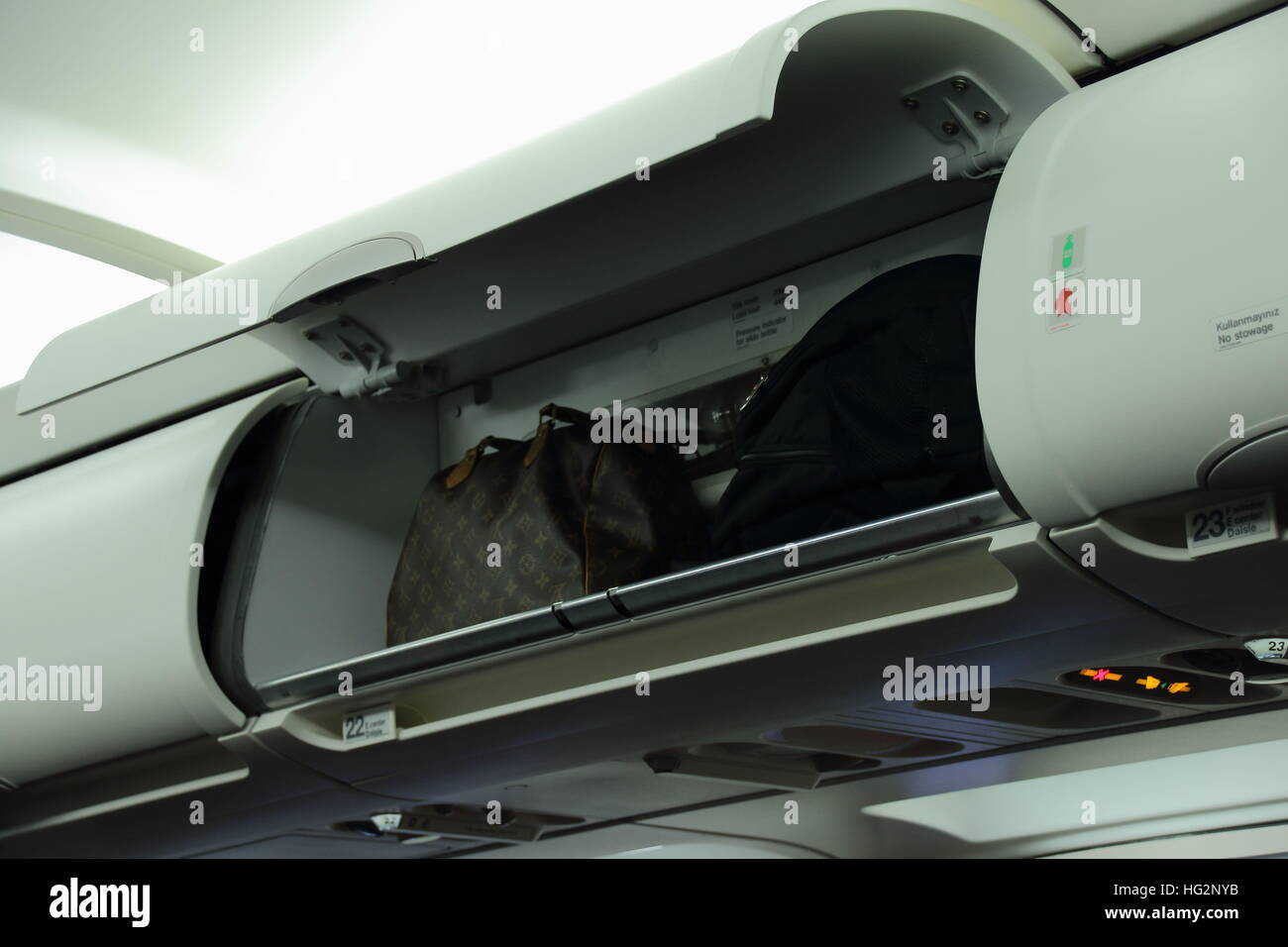 Overhead storage luggage hi-res stock photography and images - Alamy