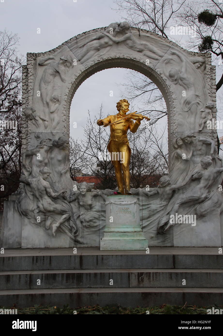 Johann Strauss statue in the Stadtpark in Vienna Austria image in ...