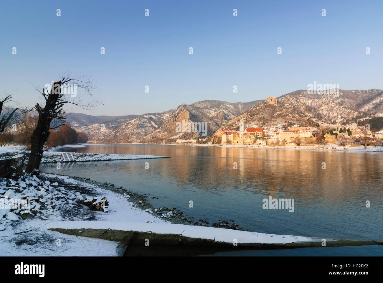 Dürnstein: castle ruin of Dürnstein and former chancery on the Danube ...