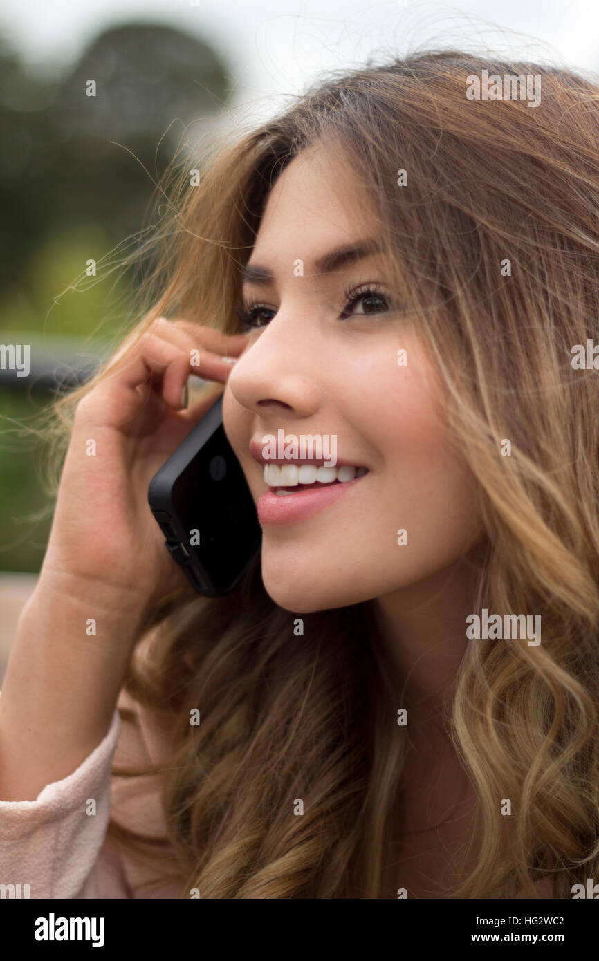 Woman talking cell hi-res stock photography and images - Alamy