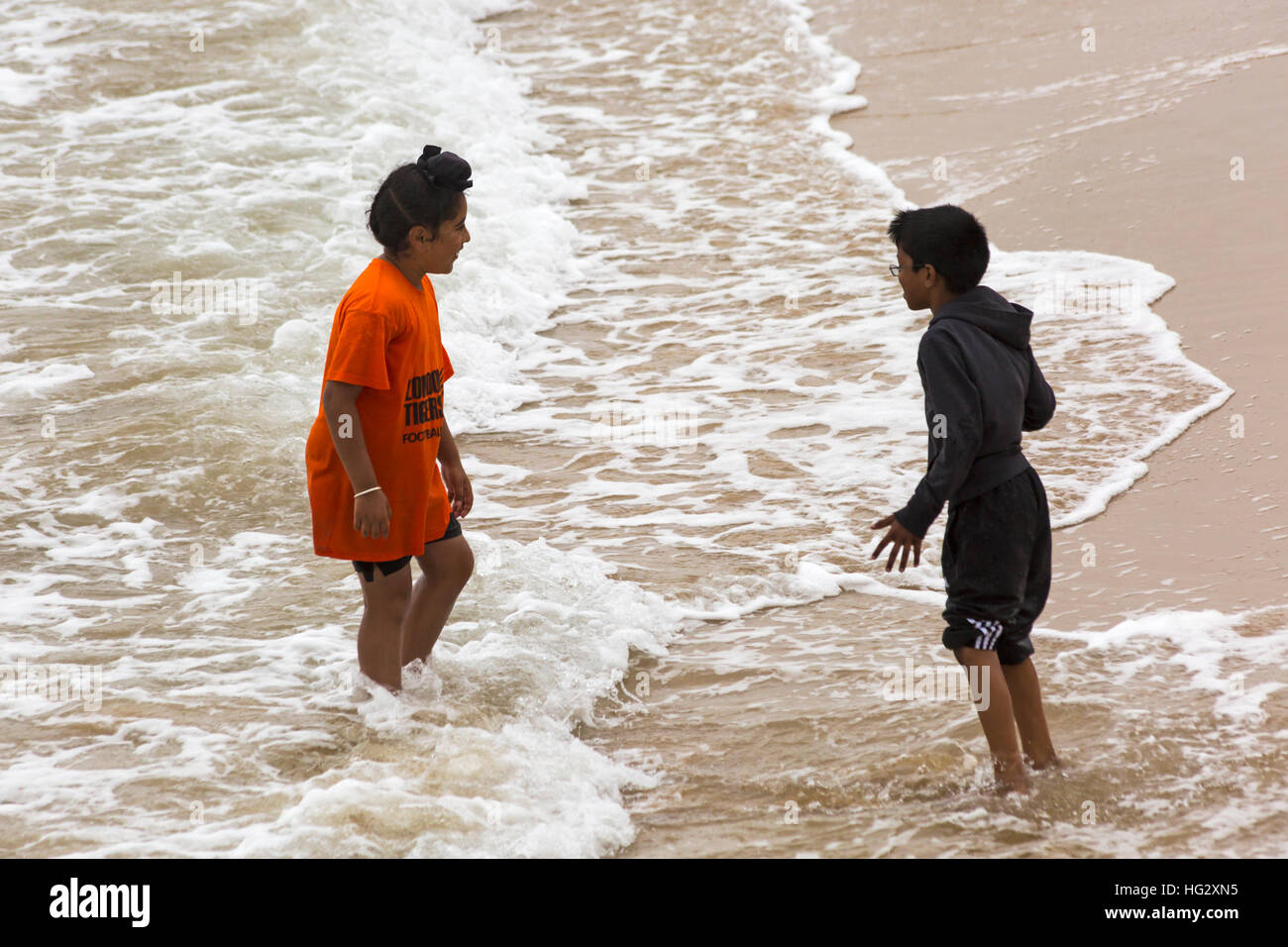 Children paddling hi-res stock photography and images - Alamy