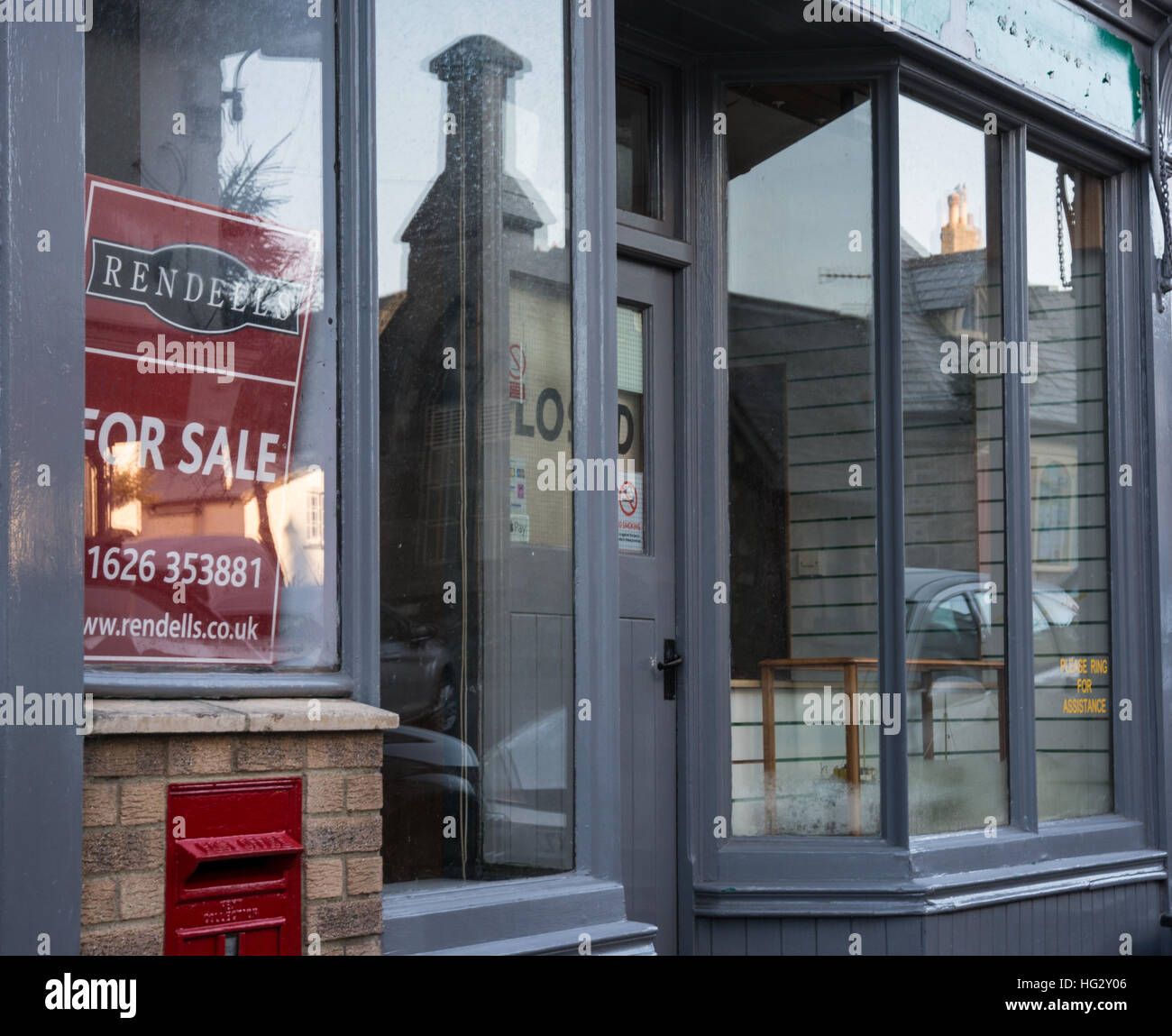 Closed and closing shops and Post Office in a small Devon town Stock ...