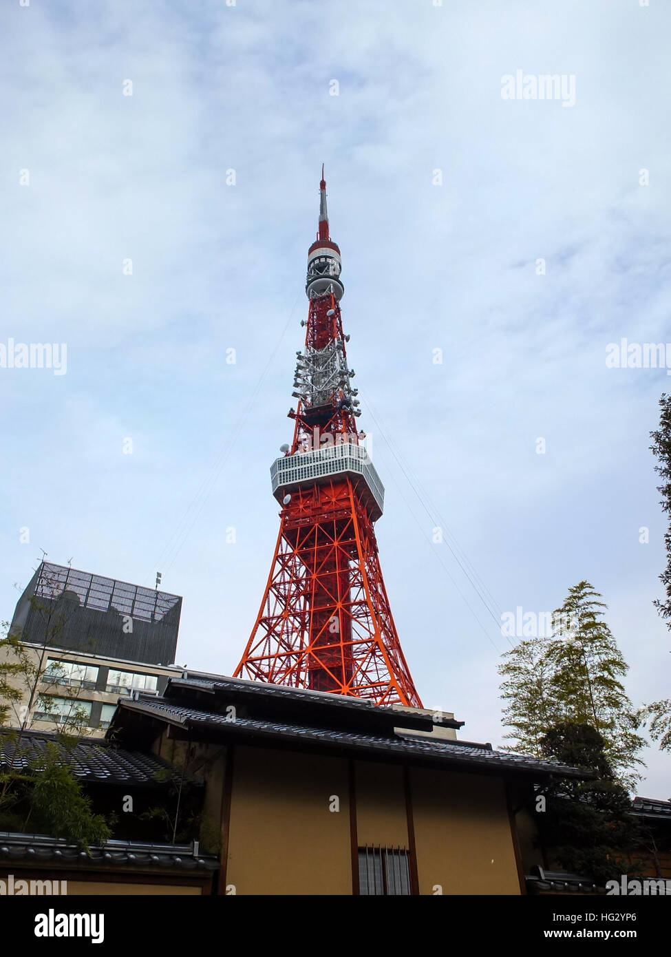 Building behind tree line hi-res stock photography and images - Alamy