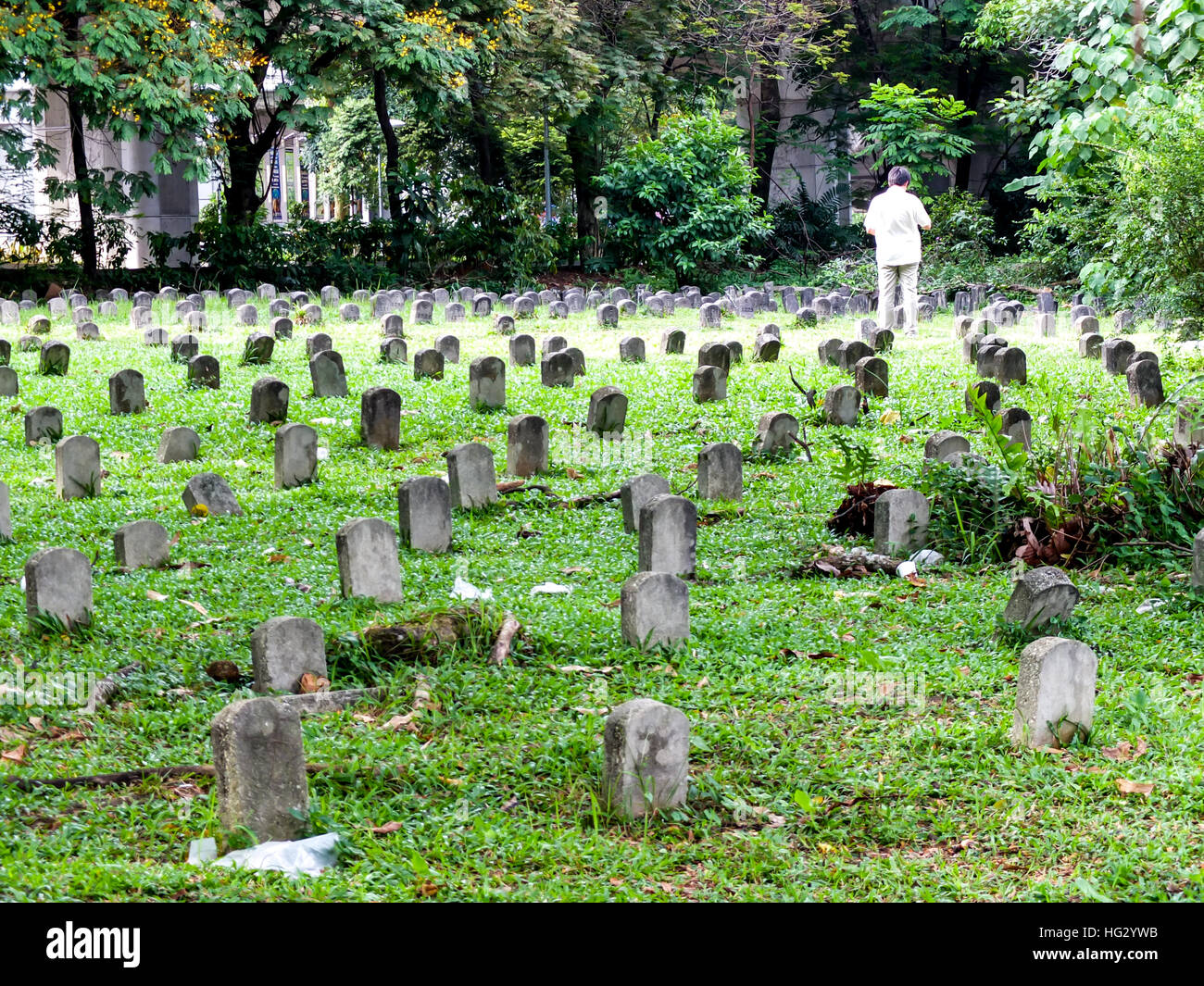 Working cemetery hi-res stock photography and images - Alamy