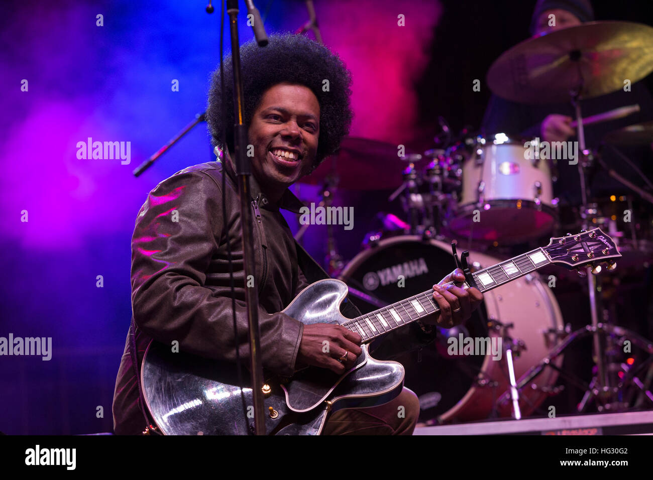 Alex Cuba playing guitar at Canada's 150 Year birthday -Victoria ...