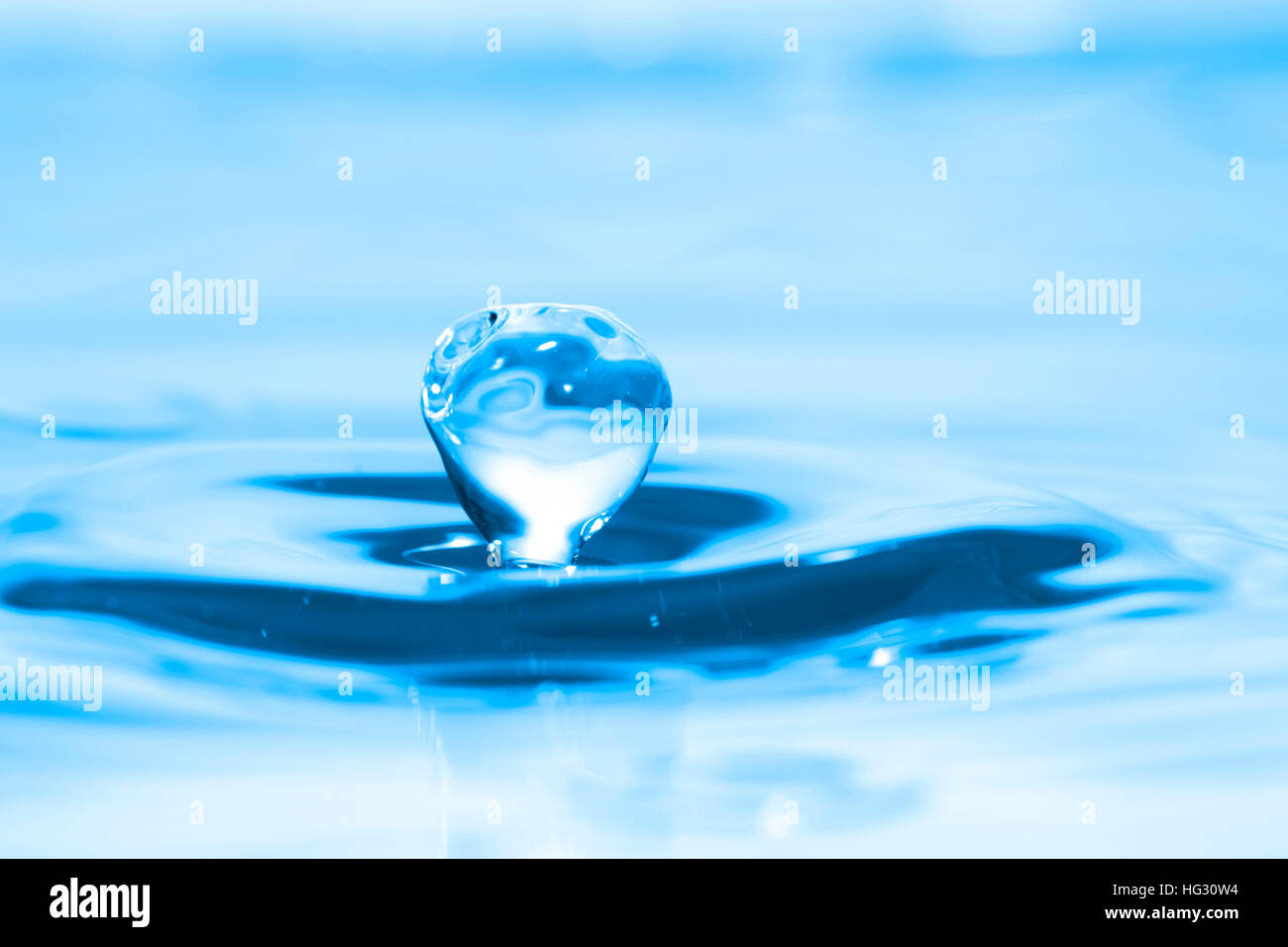 Waters plash hi-res stock photography and images - Alamy