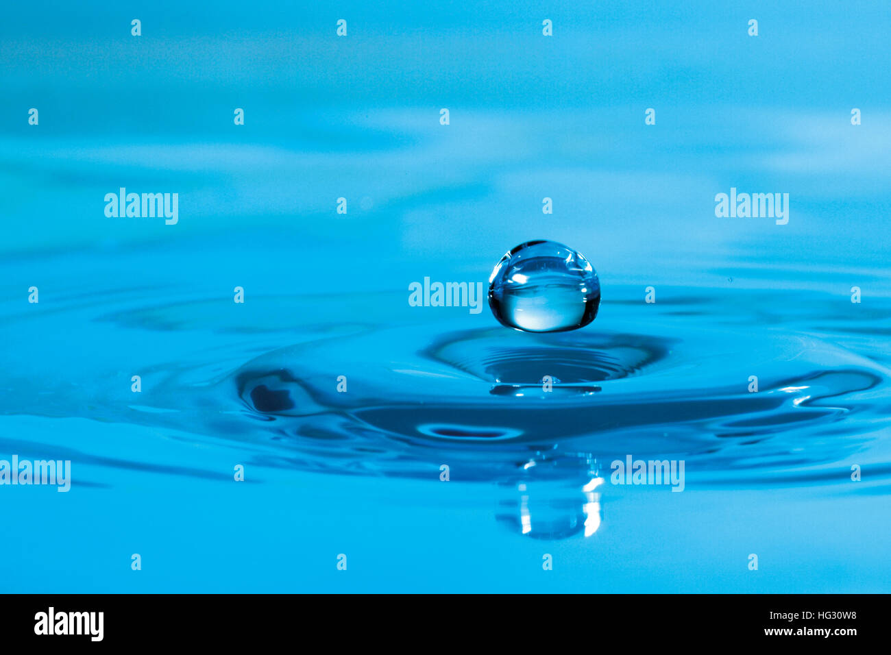 Drop shots hi-res stock photography and images - Alamy