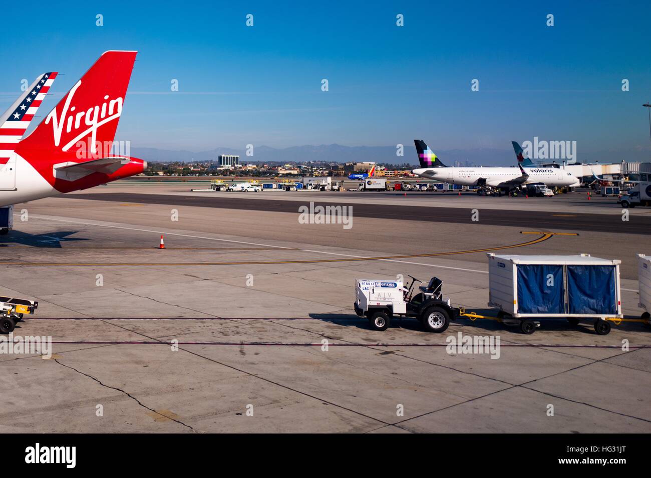 Tarmac vehicle hi-res stock photography and images - Alamy