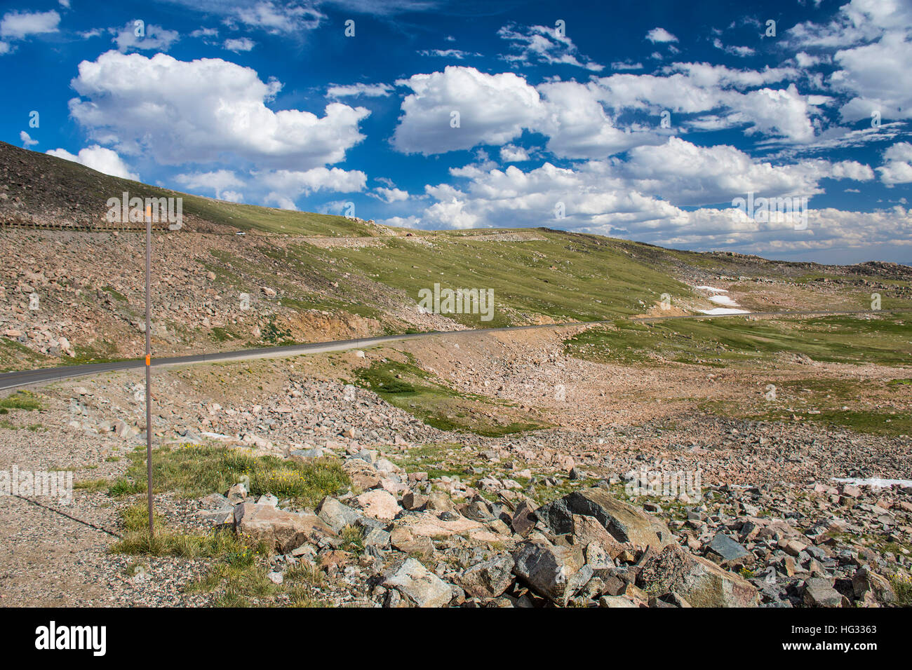 Beartooth Highway, showing a snow plow guide pole along the road ...