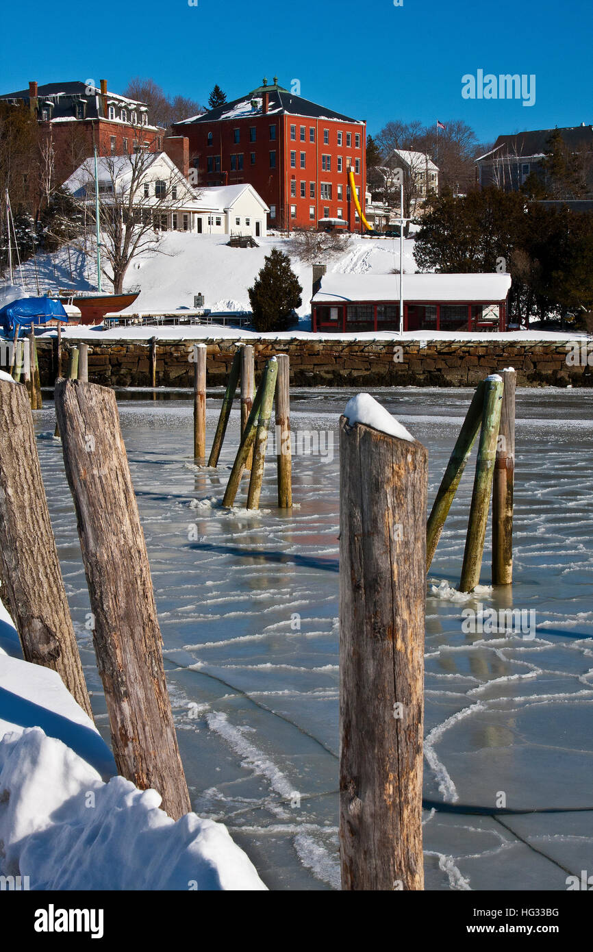 Icebound harbor hi-res stock photography and images - Alamy