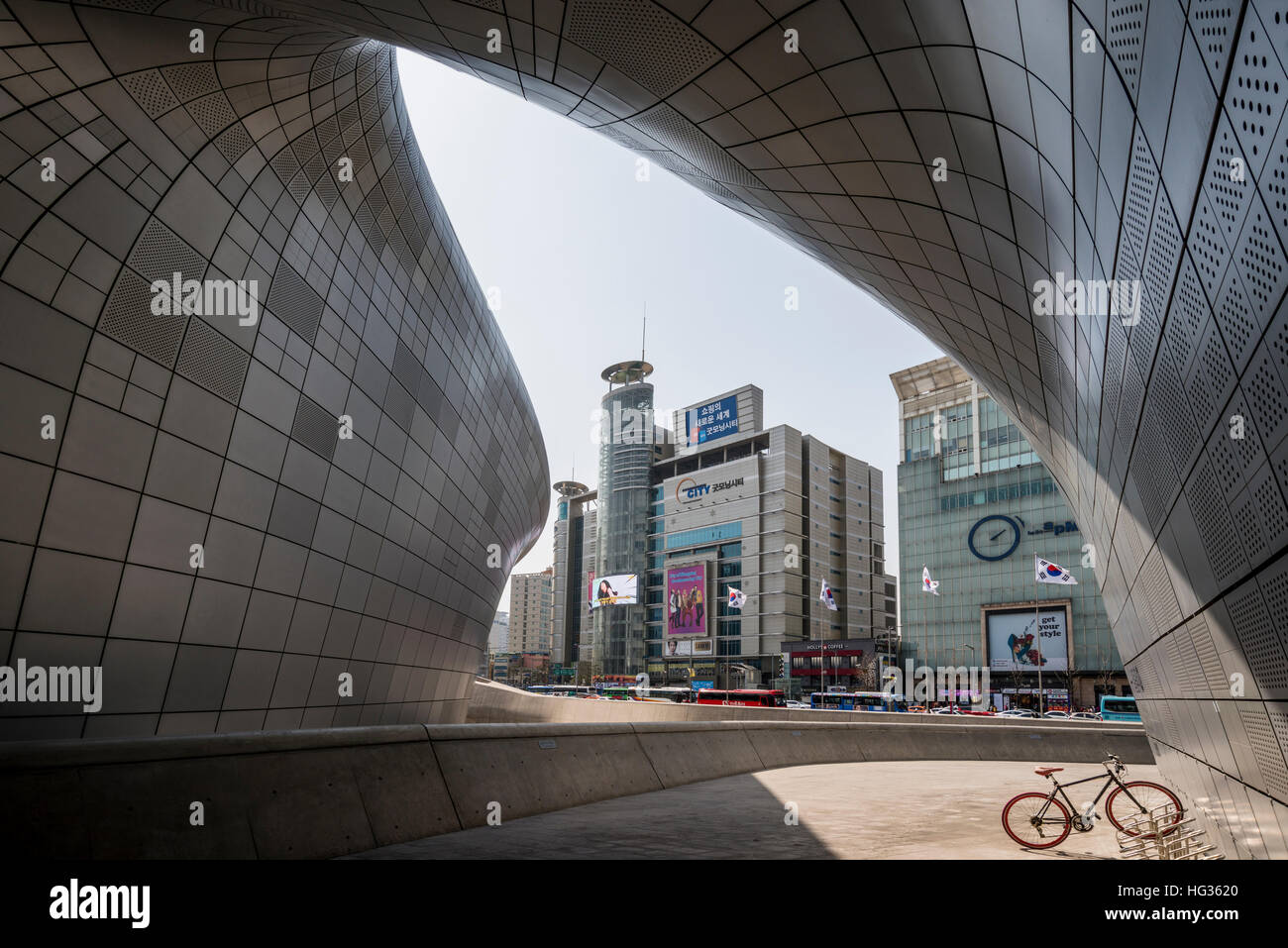 Dongdaemun Design Plaza (DDP) building designed by Zaha Hadid, Seoul ...