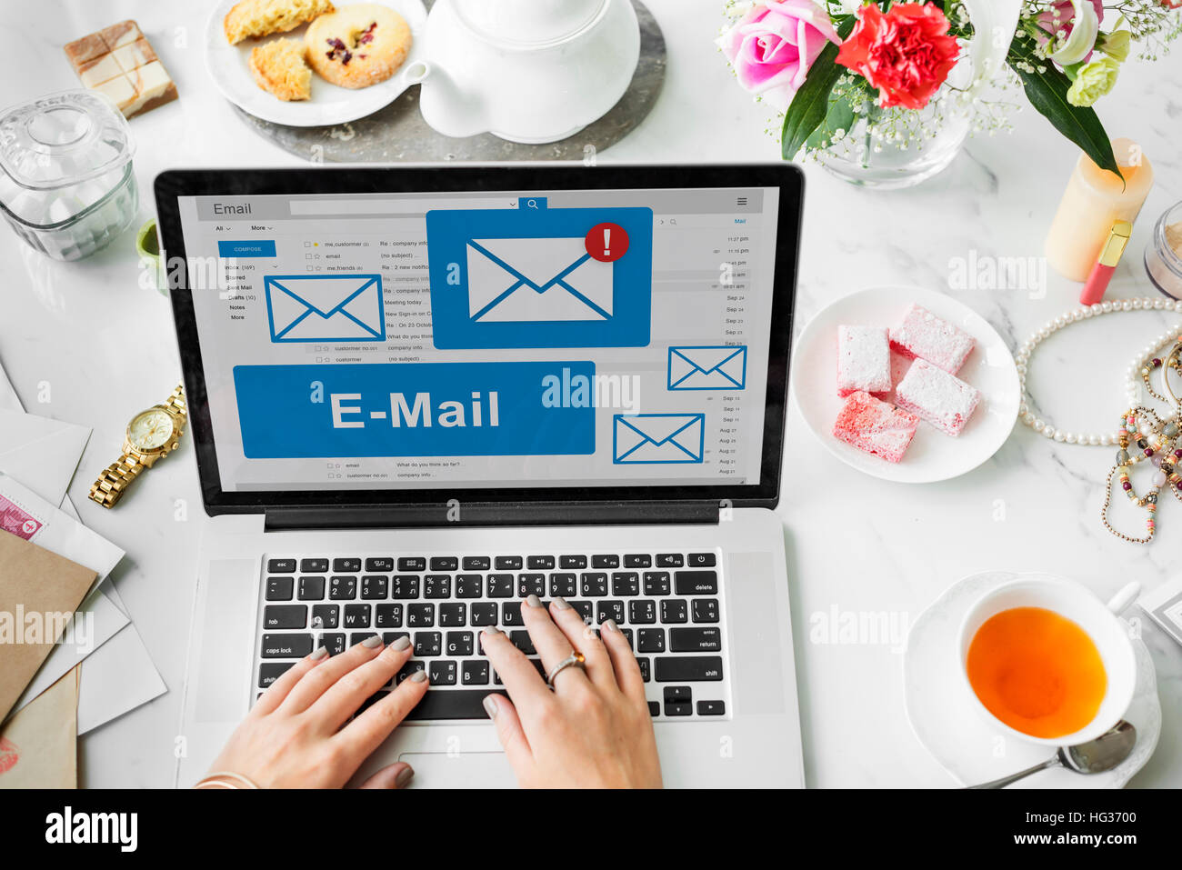 Laptop mail email message new hi-res stock photography and images - Alamy