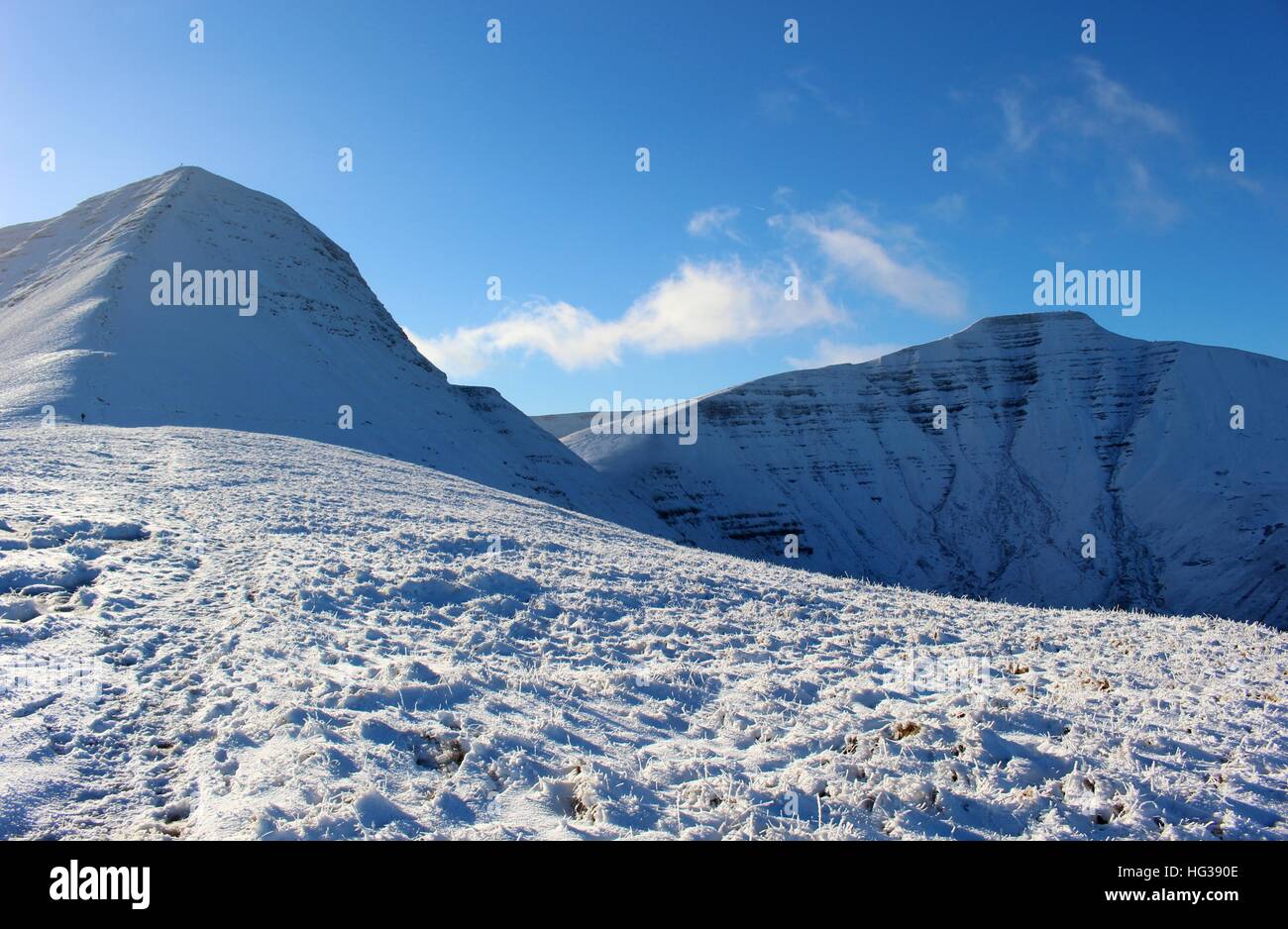 The snow covered peaks of the Brecon Beacons in South Wales Stock Photo ...