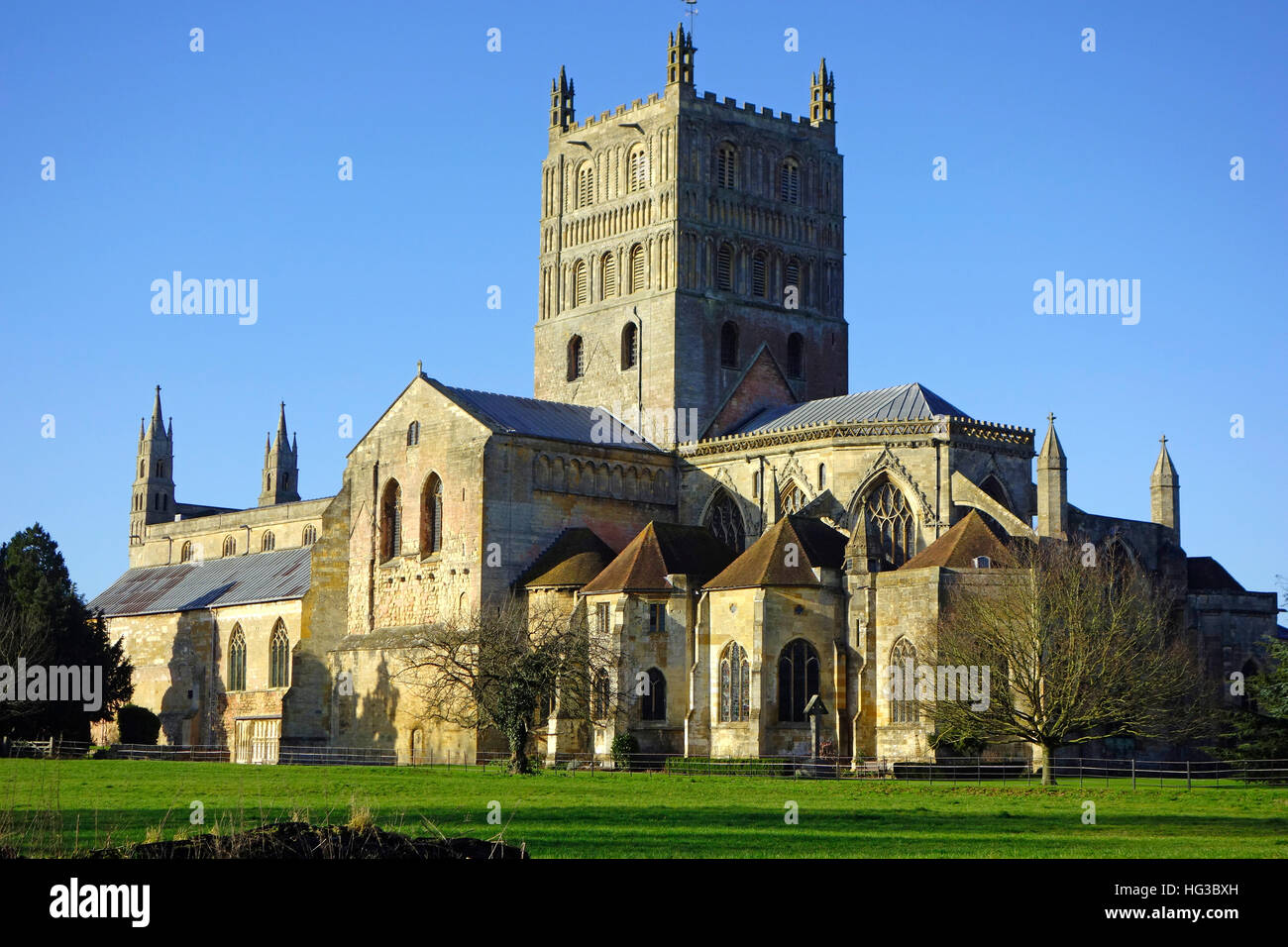 Medieval abbeys hi-res stock photography and images - Alamy