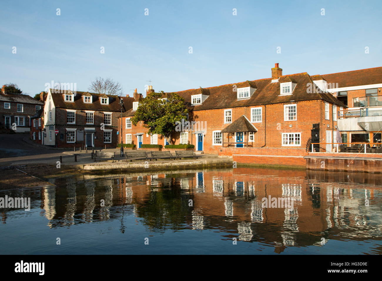 Hamble village hi-res stock photography and images - Alamy
