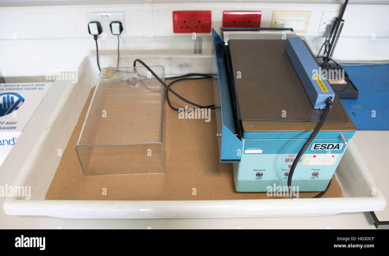 Electrostatic hi-res stock photography and images - Alamy