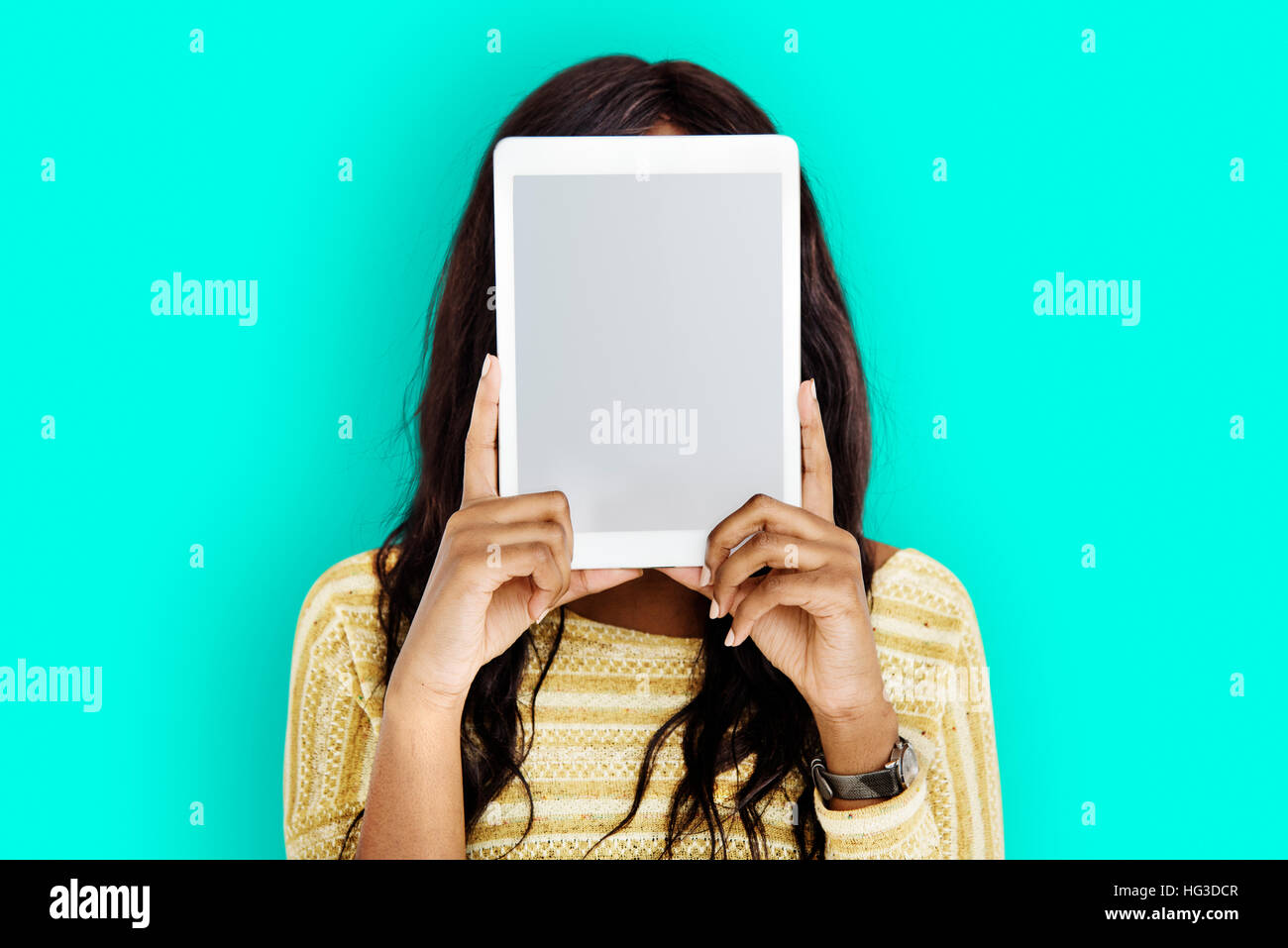 Girls holding blank poster hi-res stock photography and images - Alamy