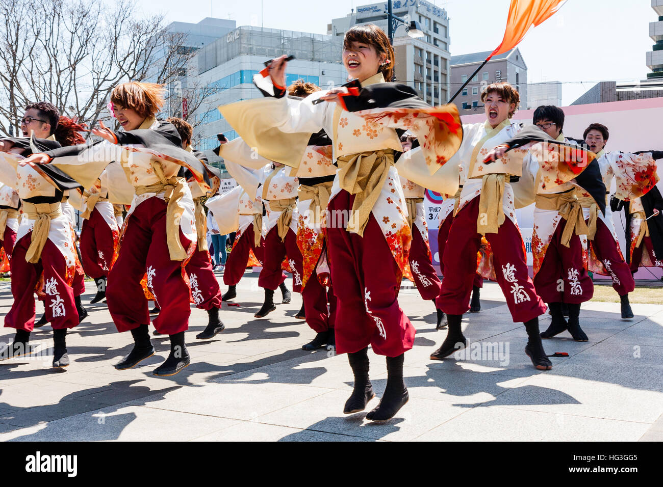 Japanese women jumping for hi-res stock photography and images - Alamy