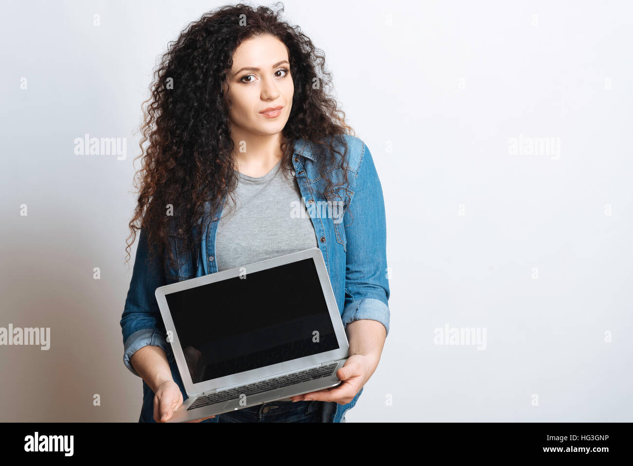 Brunette woman smiling face sideways hi-res stock photography and ...