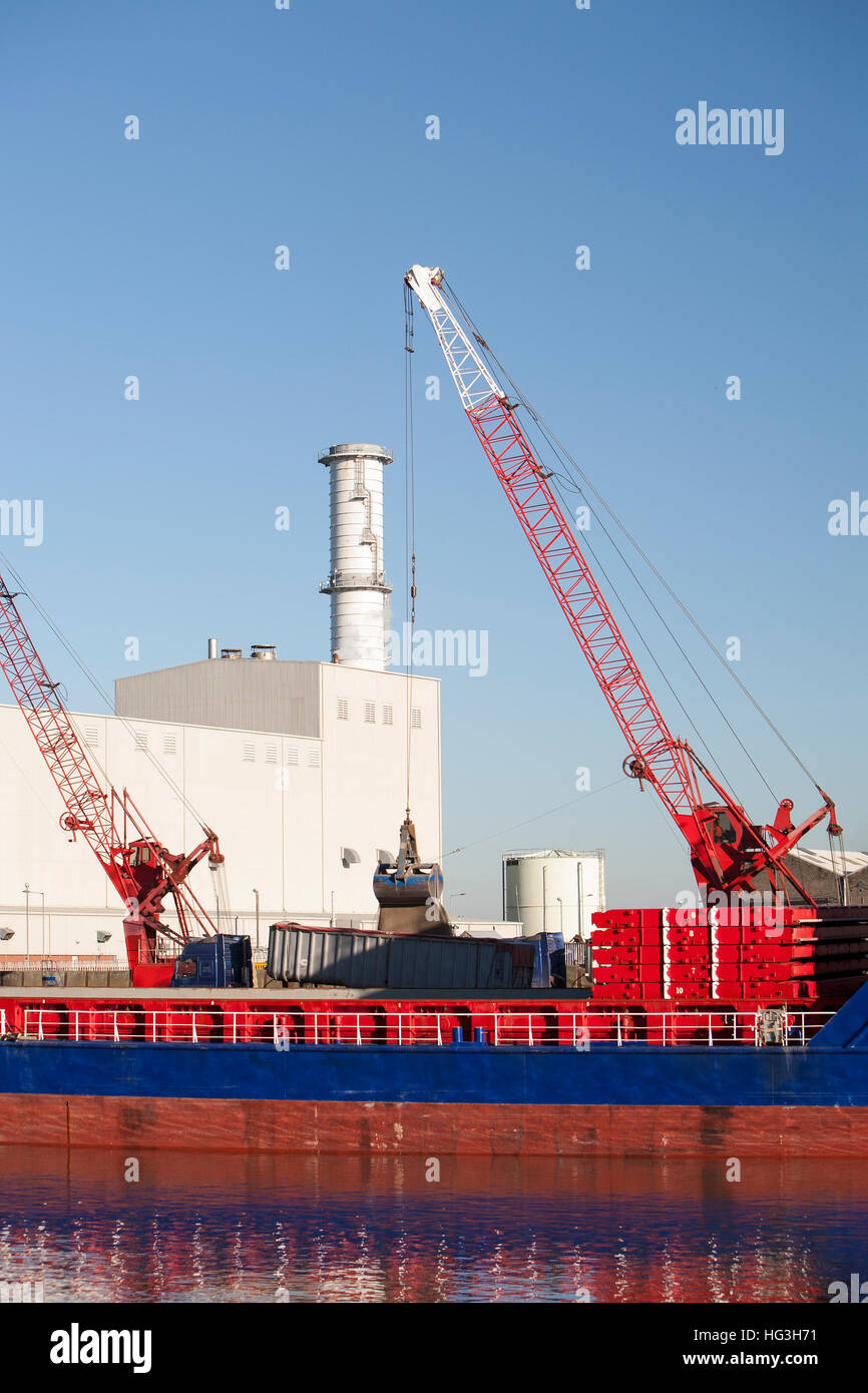 The Esprit cargo vessel off-loading aggregate at the Port of Great ...