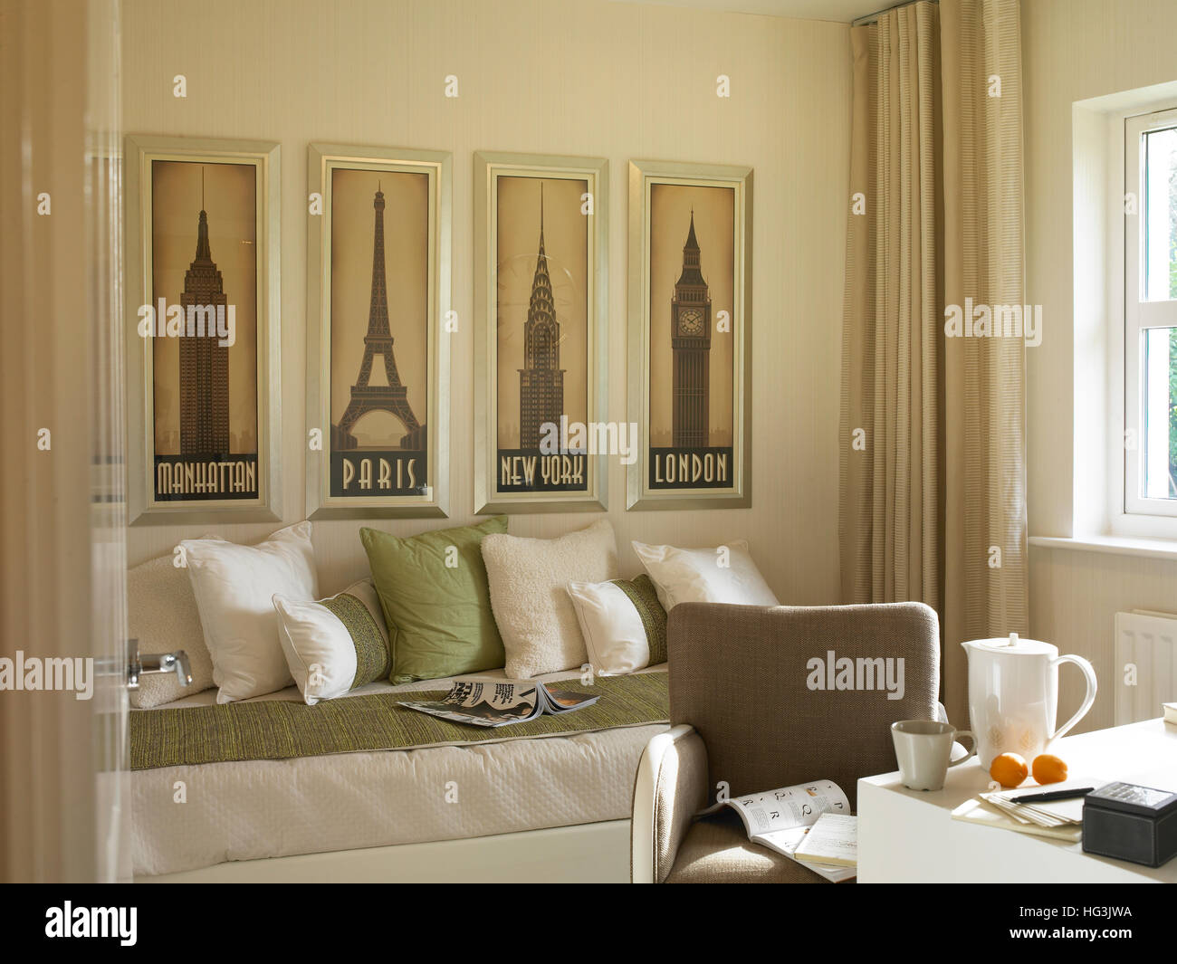 Twa pot hi-res stock photography and images - Alamy