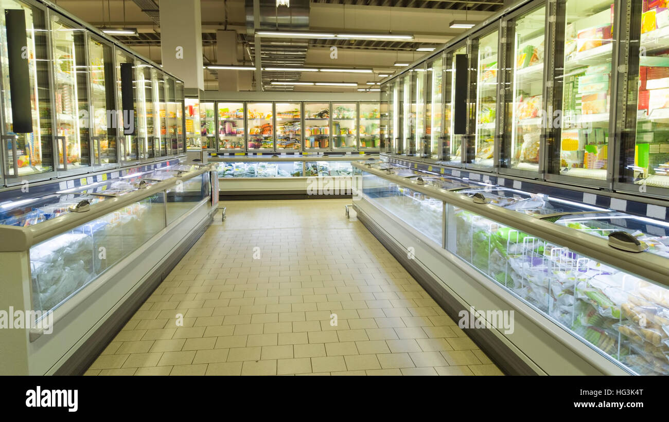 Supermarket full shelves hi-res stock photography and images - Alamy