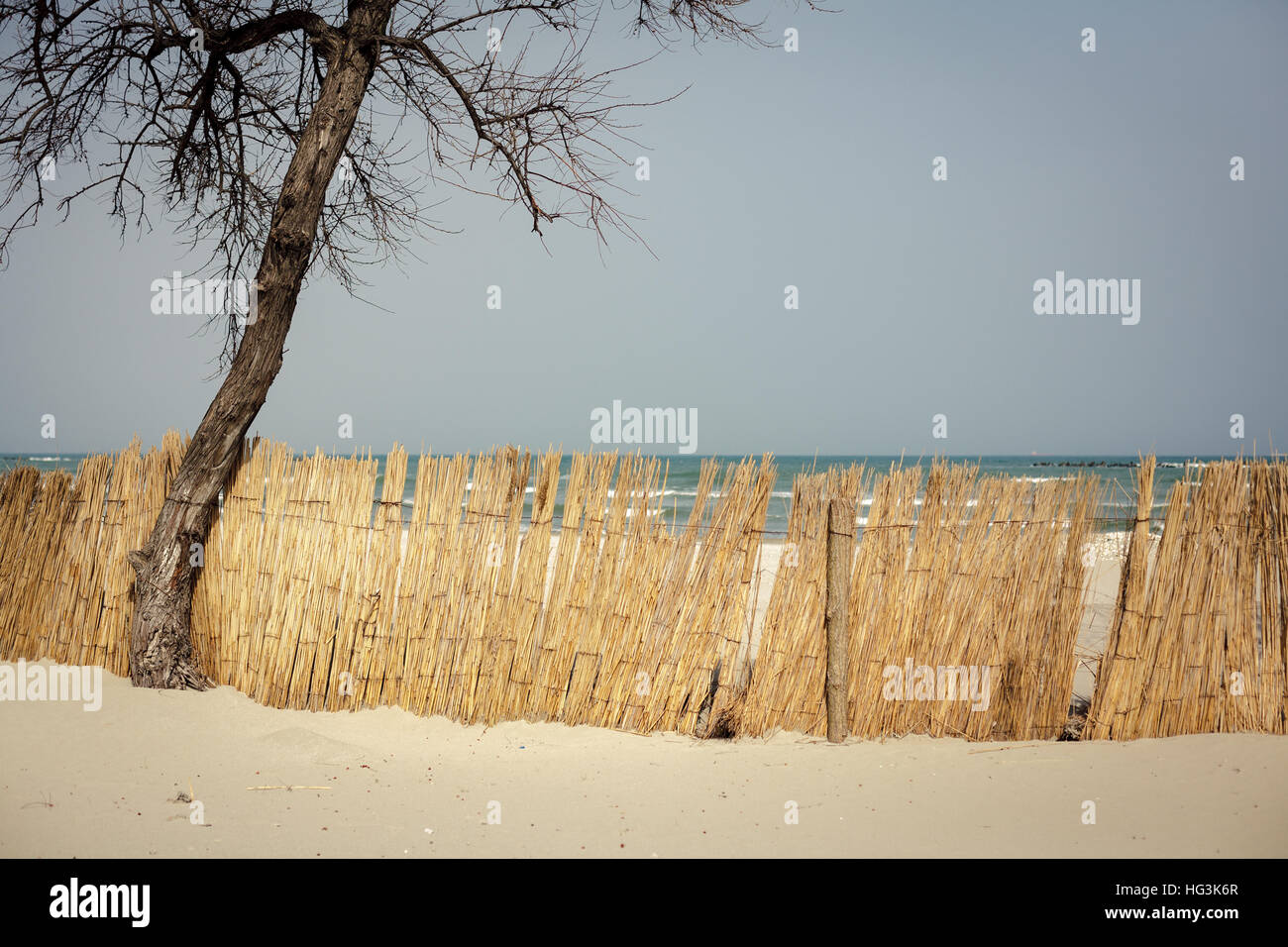 Fence straw hi-res stock photography and images - Alamy