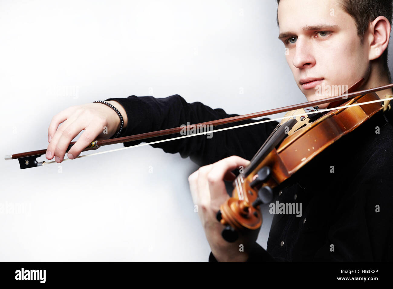 man playing violin close-up Stock Photo - Alamy