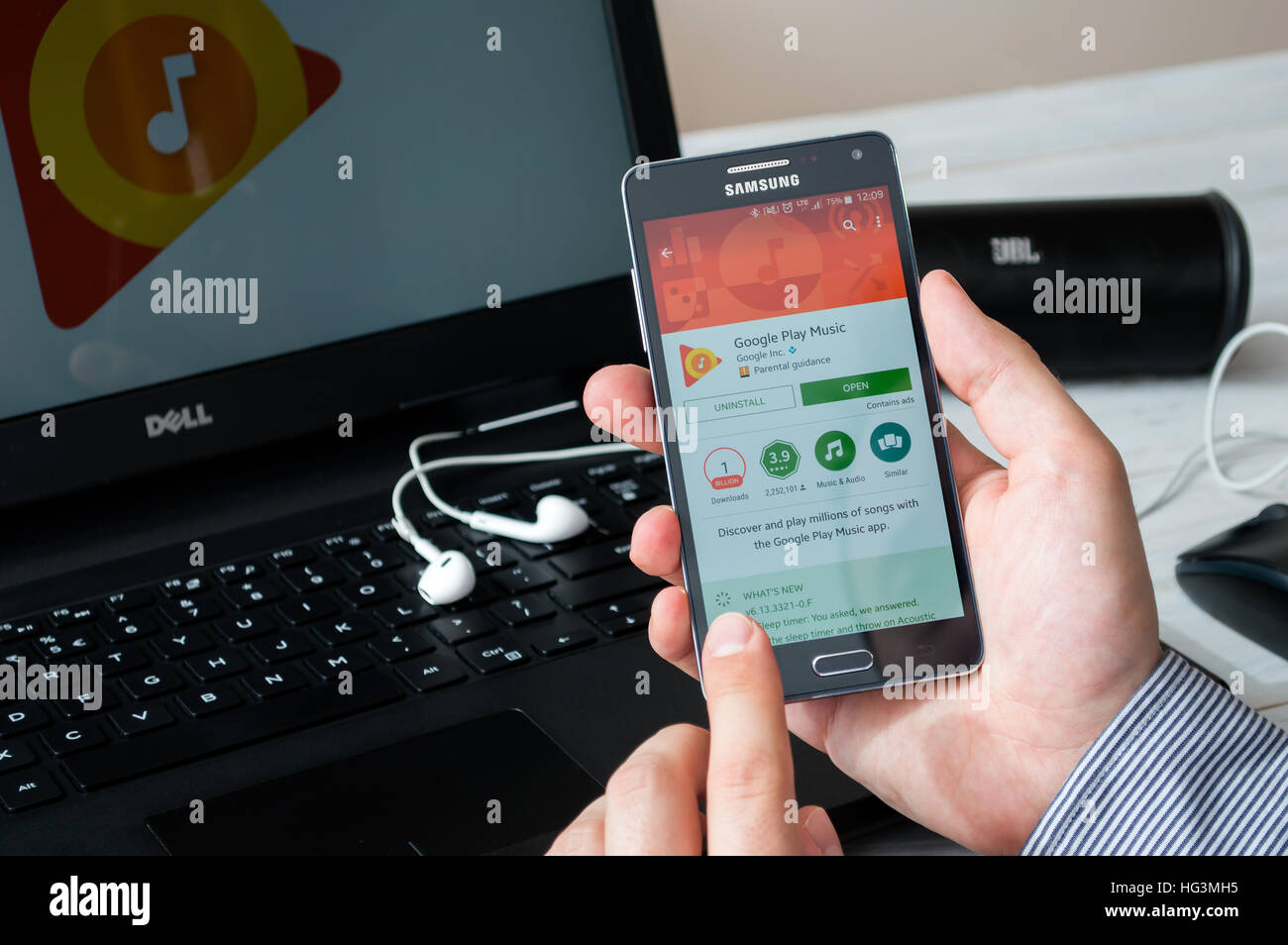 Google play hi-res stock photography and images - Alamy