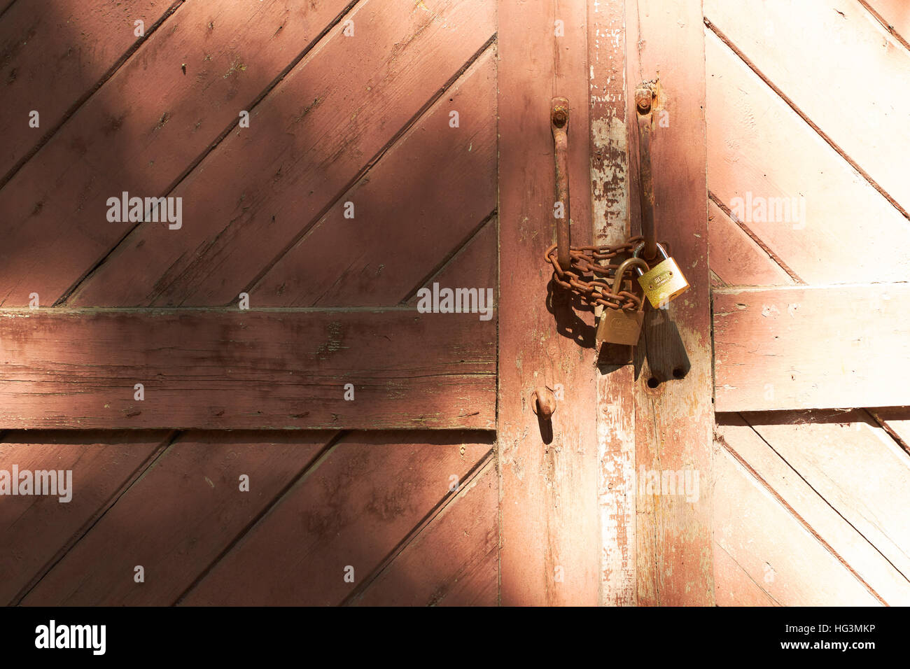 wooden gate under lock and key Stock Photo - Alamy