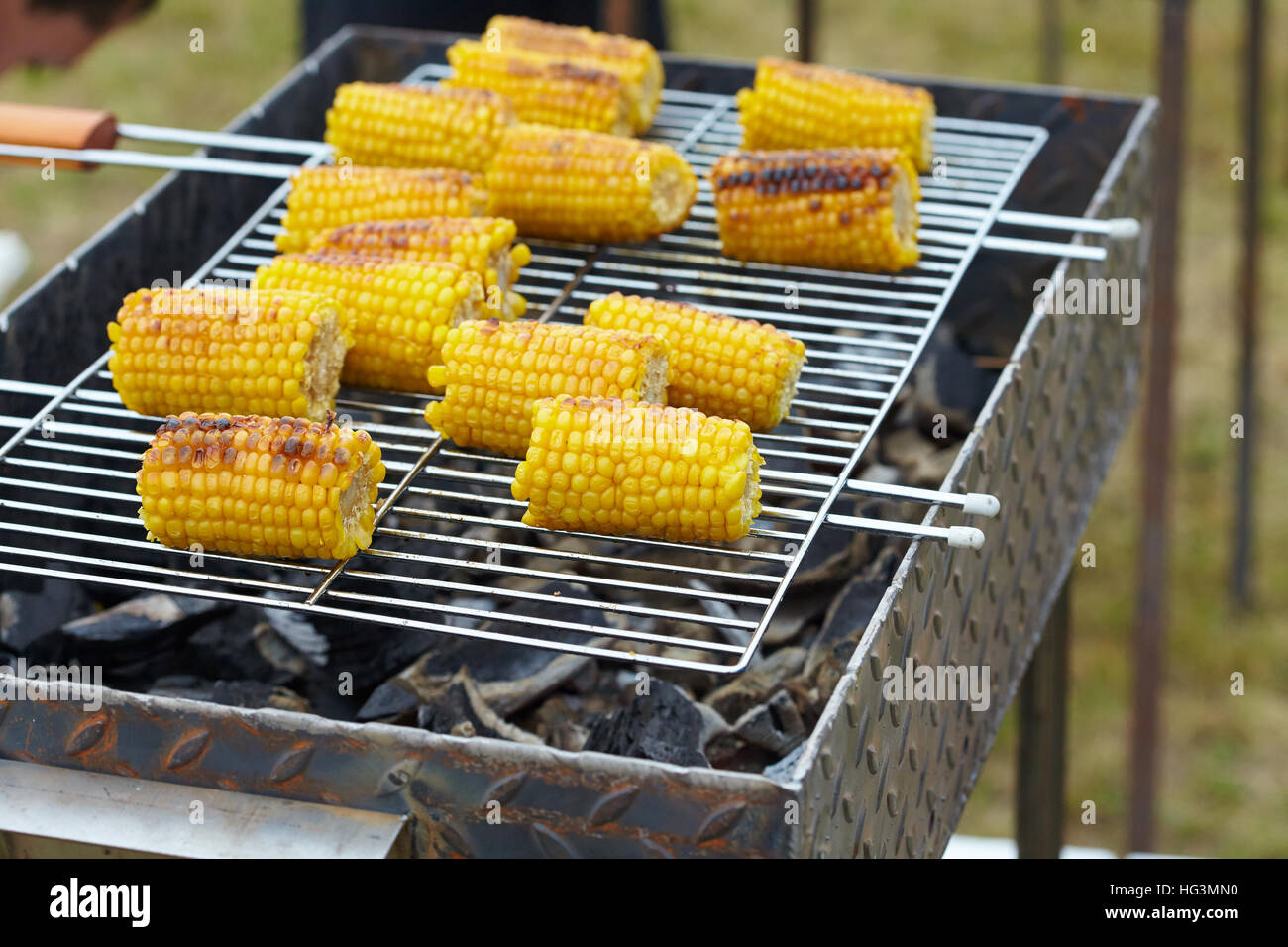 Corn on the grill Stock Photo - Alamy