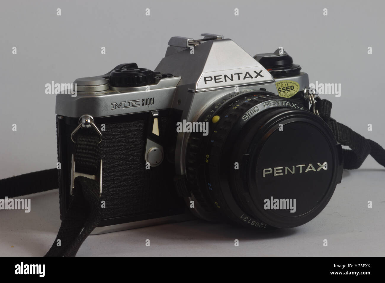 Vintage 35mm Pentax film camera Stock Photo - Alamy