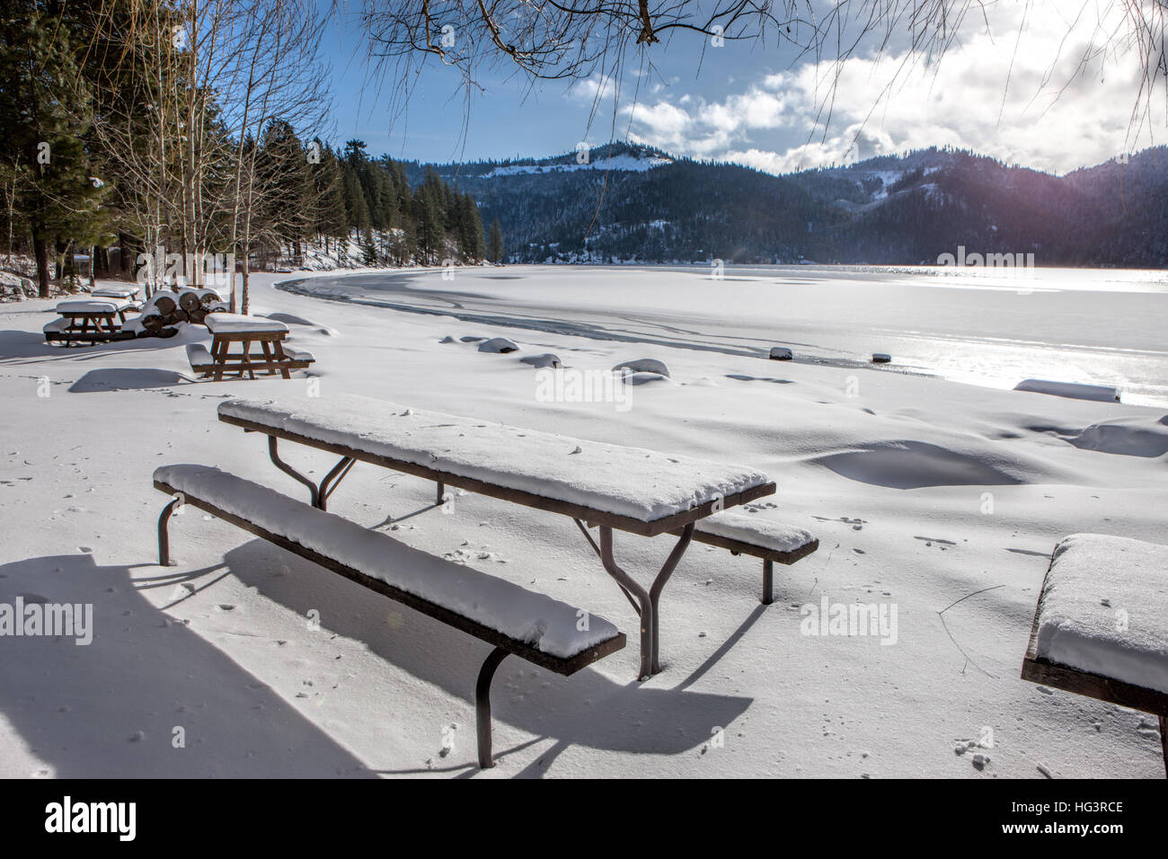 Snow covered picnic hi-res stock photography and images - Alamy